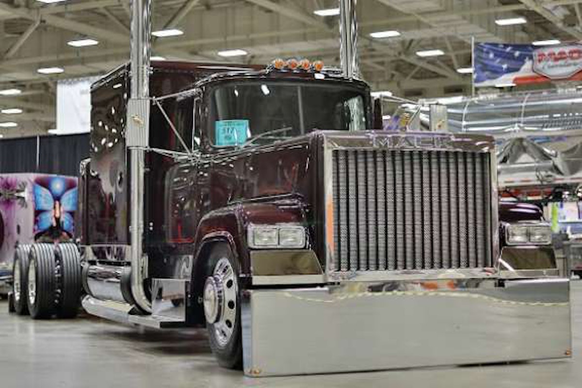‘Puff’ puts the super in this Mack Superliner | Truckers News