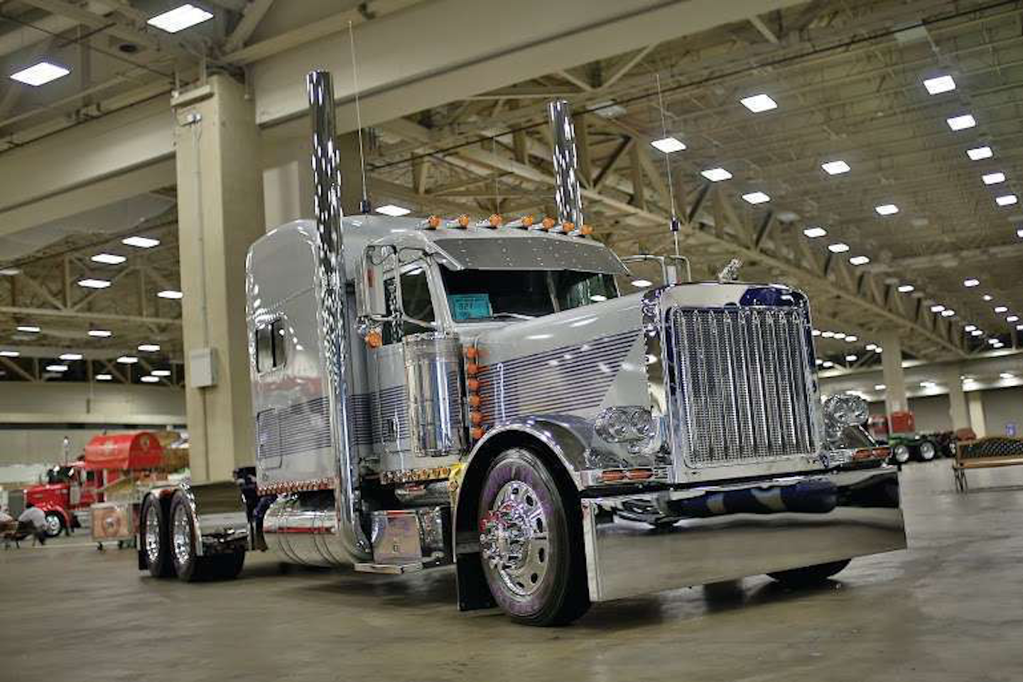 Emmitt & Bill Hall Jr.’s silver Peterbilt 379 | Truckers News