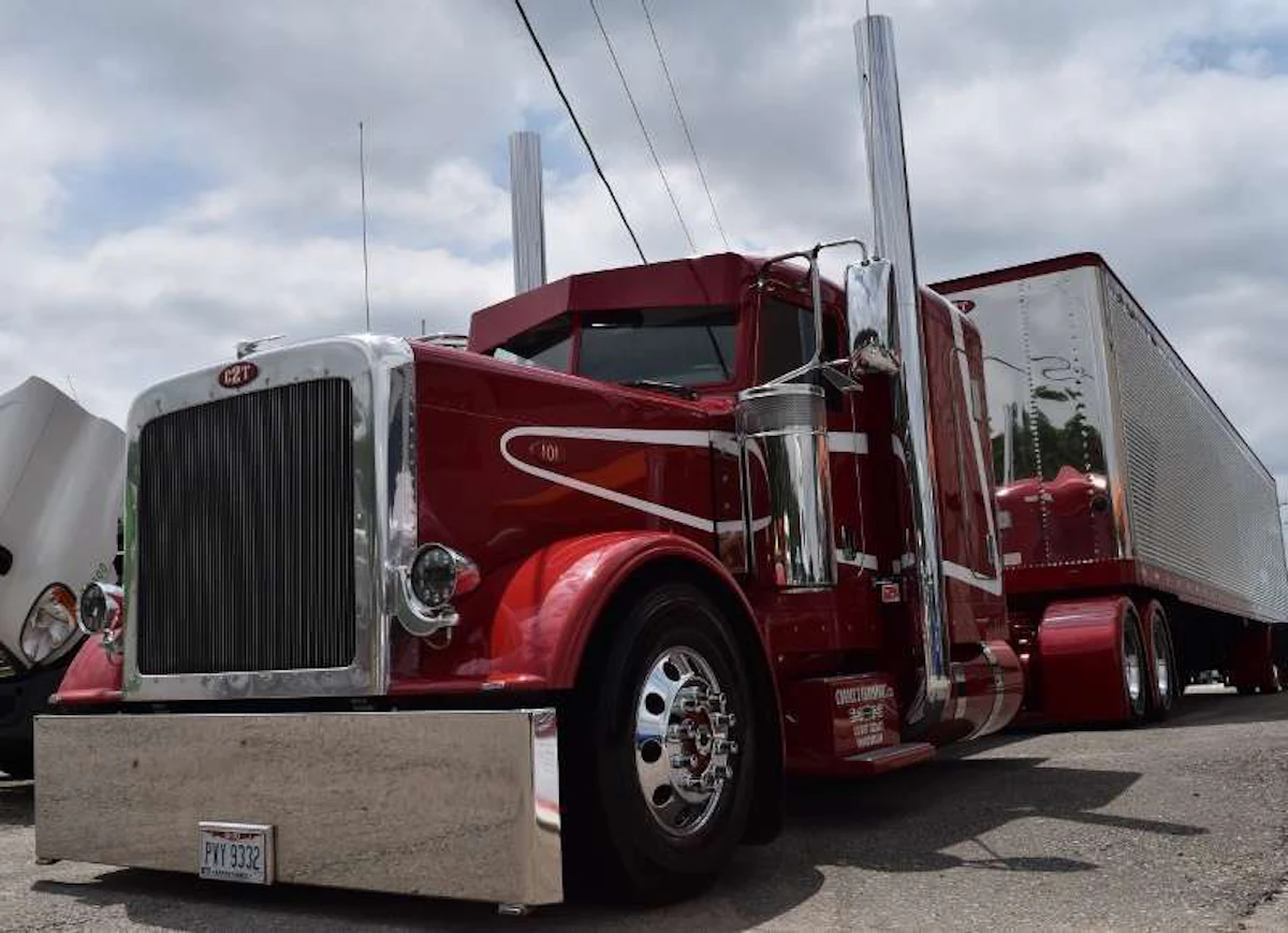 Four win 'best of show' at Fitzgerald custom truck event | Truckers News