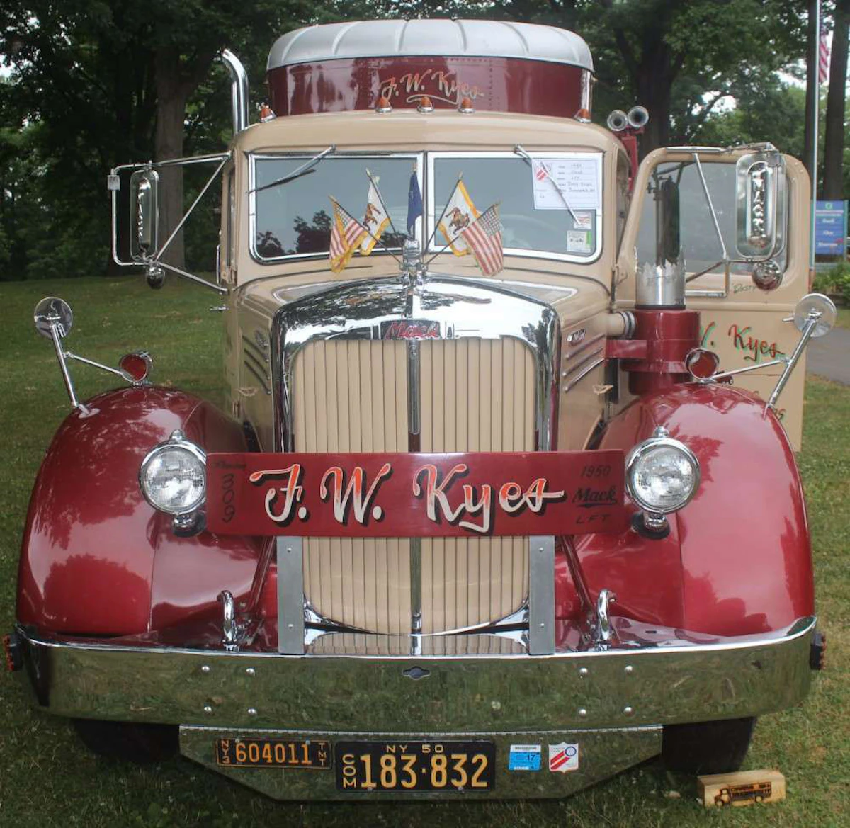 1950 Mack LFT displayed at ATHS Show | Truckers News