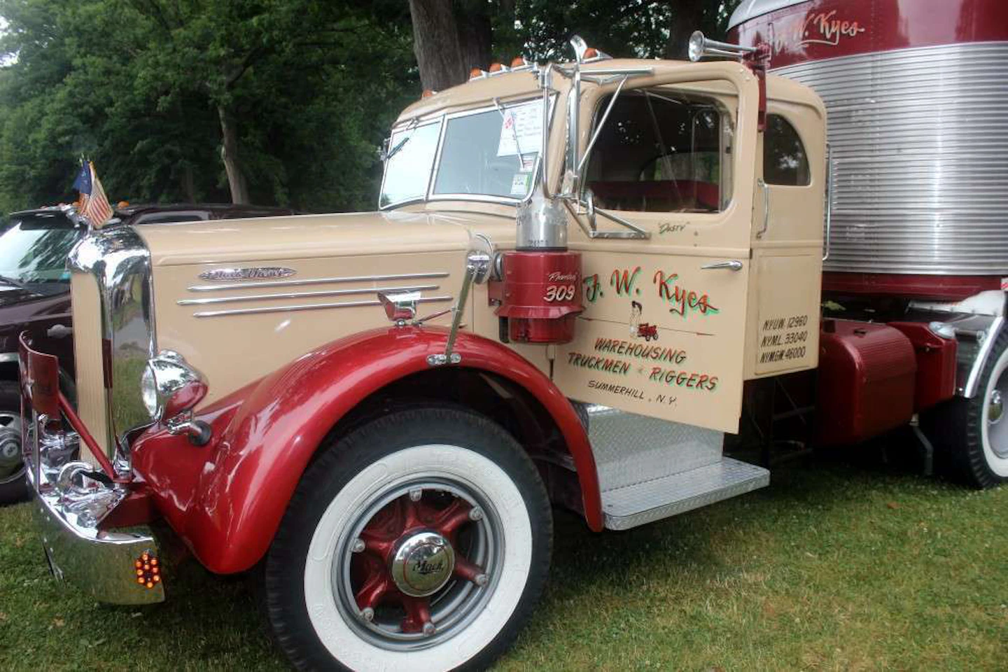 1950 Mack LFT displayed at ATHS Show | Truckers News