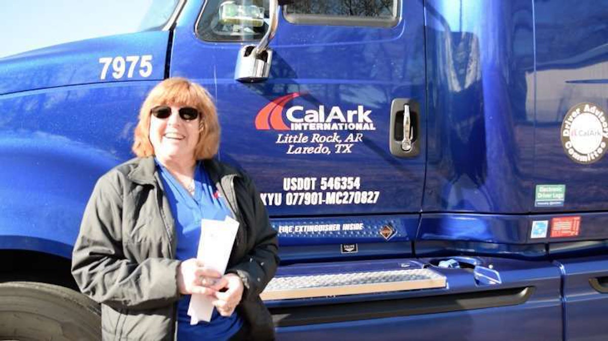 Navy veteran, now CalArk driver, delivers wreaths in AL | Truckers News