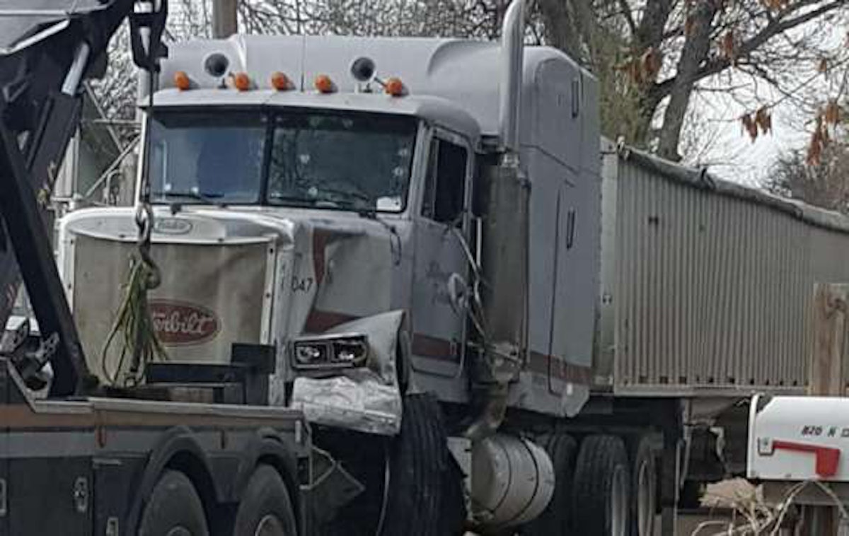 Man steals Peterbilt truck and goes on crash-filled run | Truckers News