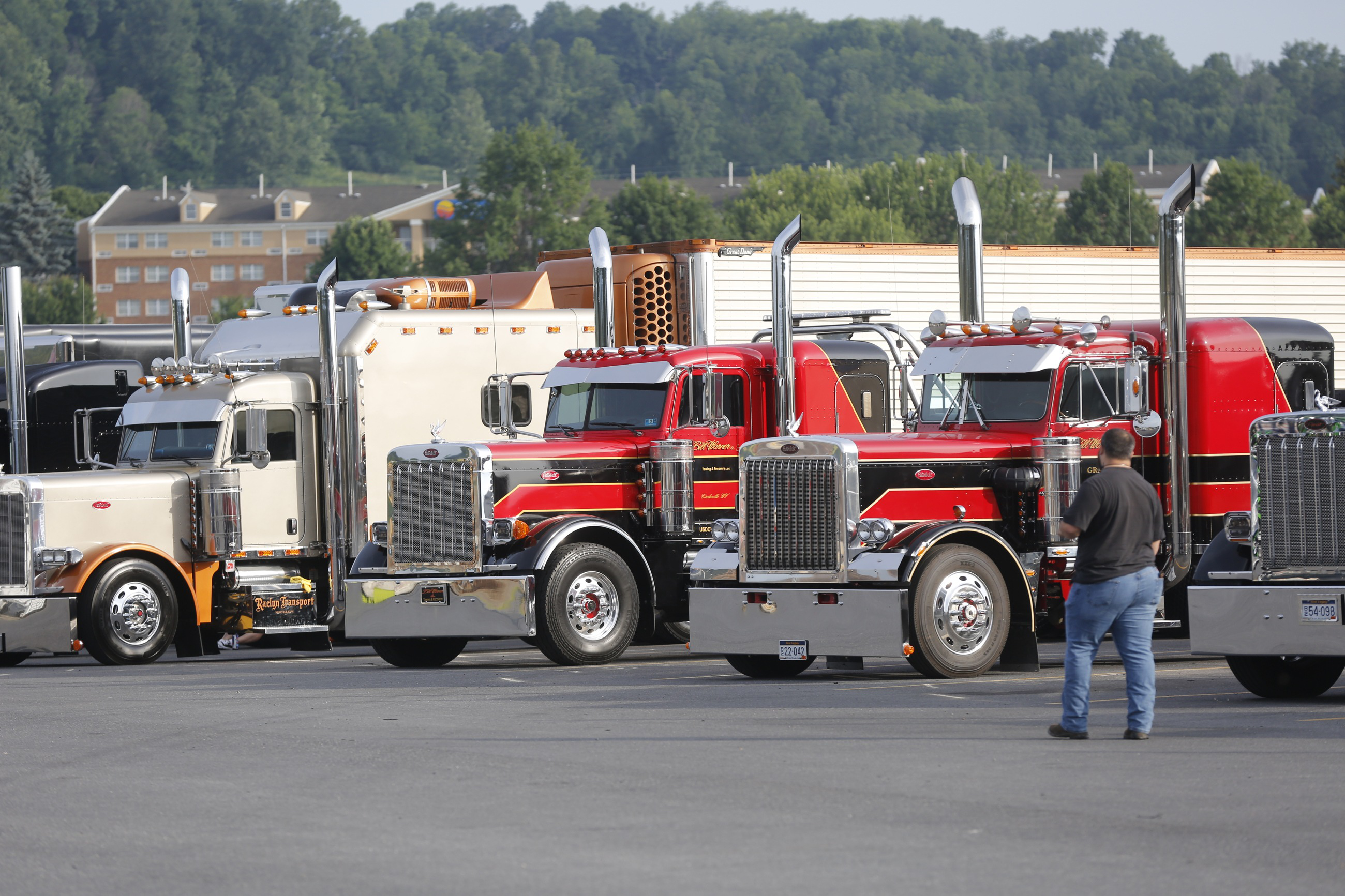 See some of the super rigs at Shell ROTELLA SuperRigs | Truckers News