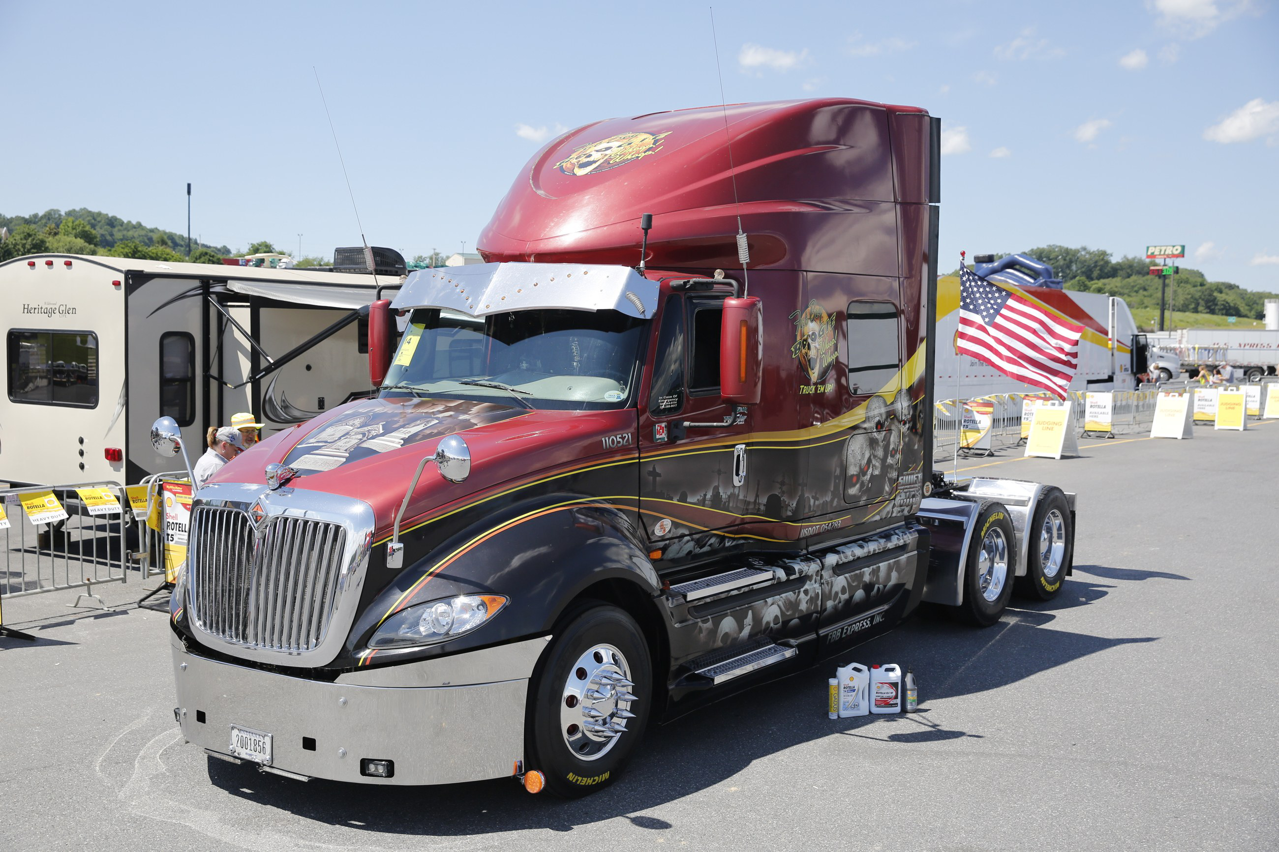 See some of the super rigs at Shell ROTELLA SuperRigs | Truckers News