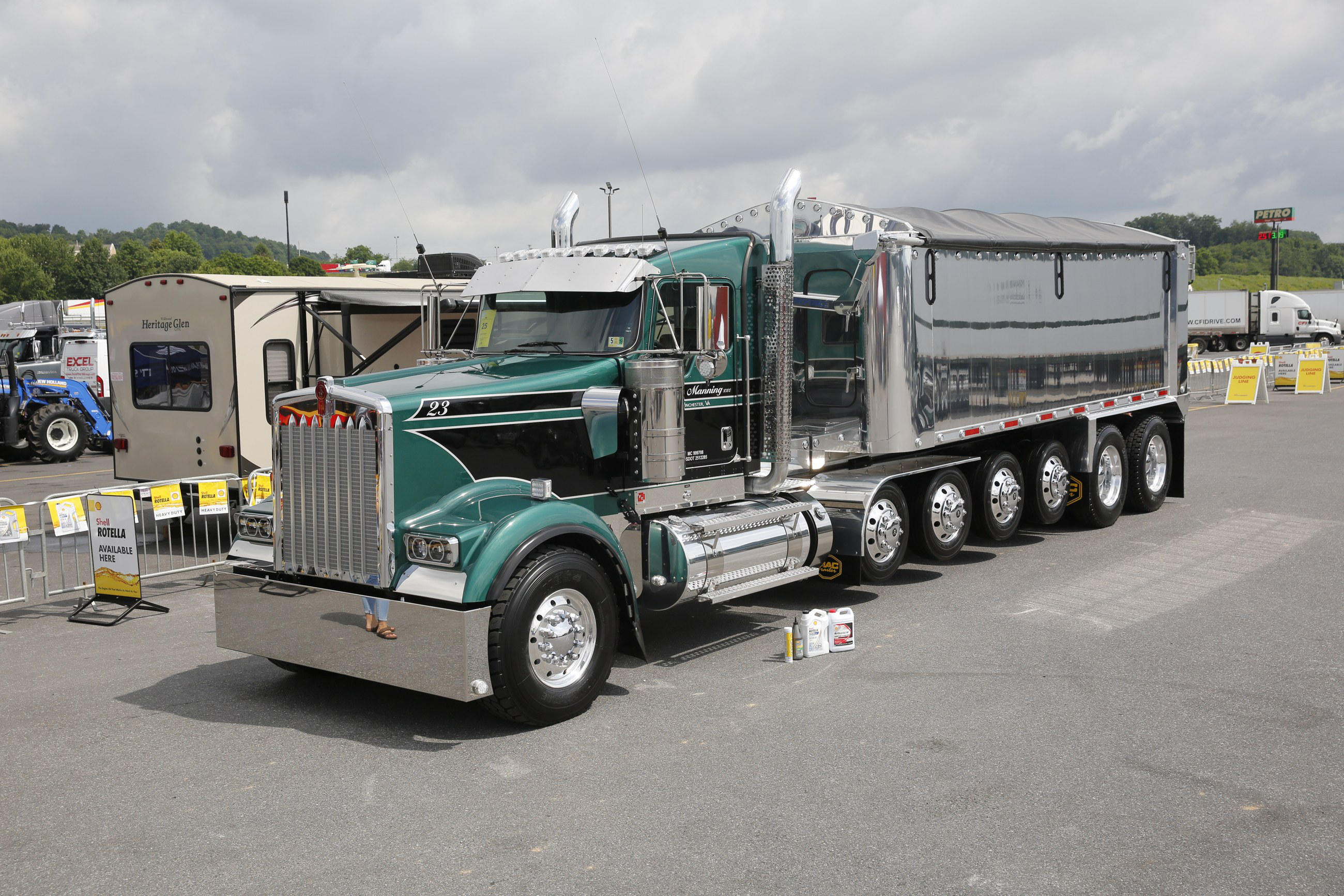 See some of the super rigs at Shell ROTELLA SuperRigs | Truckers News