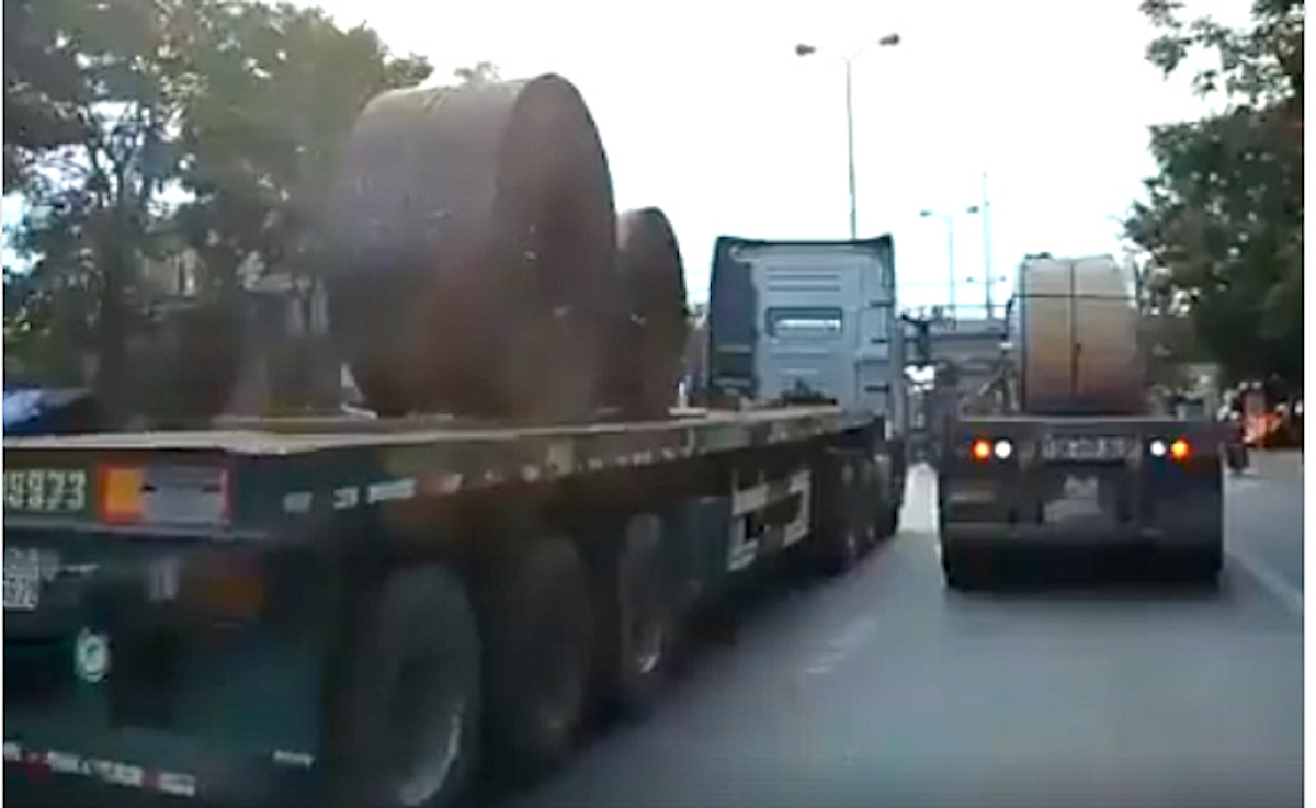 Seems someone failed Load Securement 101 | Truckers News