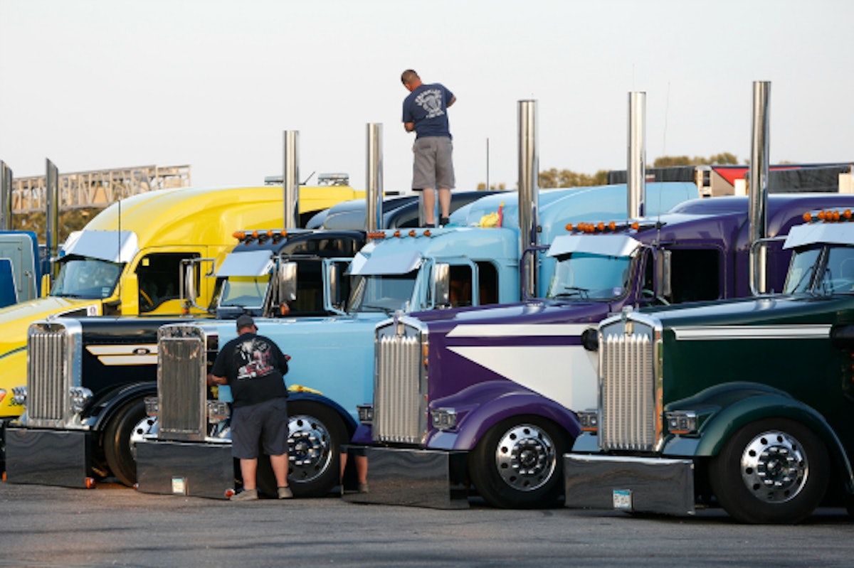 SuperRigs gets under way; see how day one looked | Truckers News