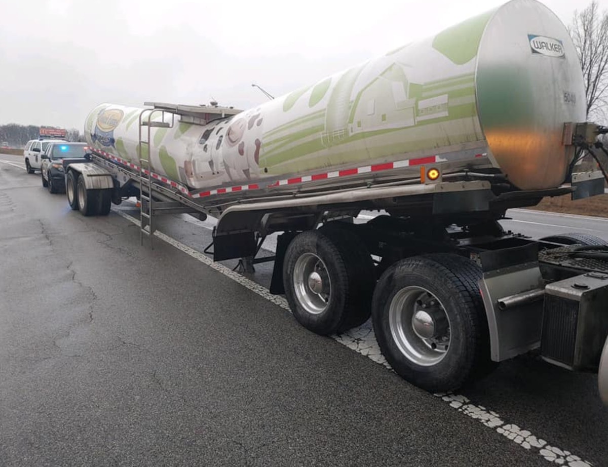 Tanker loaded with sugar almost folds in half | Truckers News