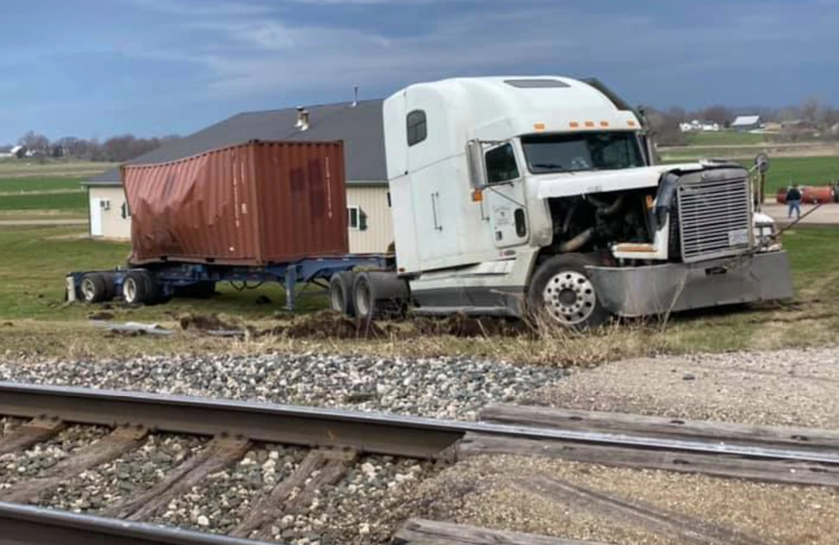 Amtrak train slams into tractor-trailer in western Michigan | Truckers News