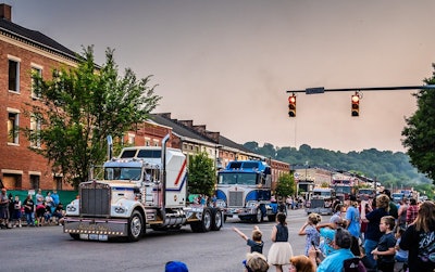 Ohio parade of trucks pays tribute to Kenworth's 100th anniversary ...