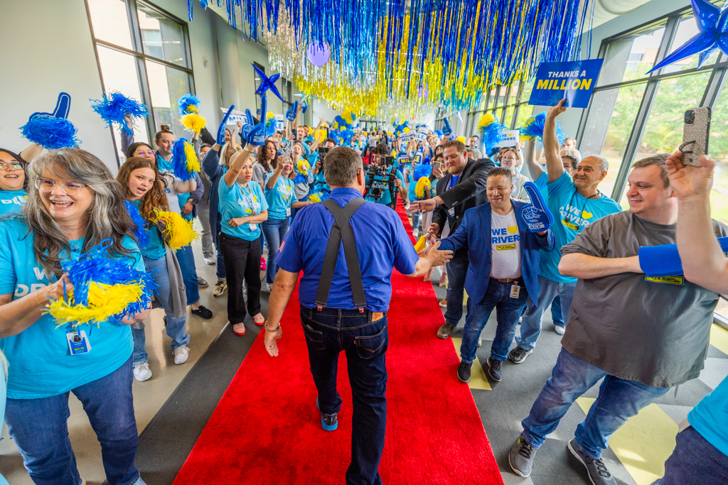 J.B. Hunt honors 54 drivers who have driven two million miles or more ...