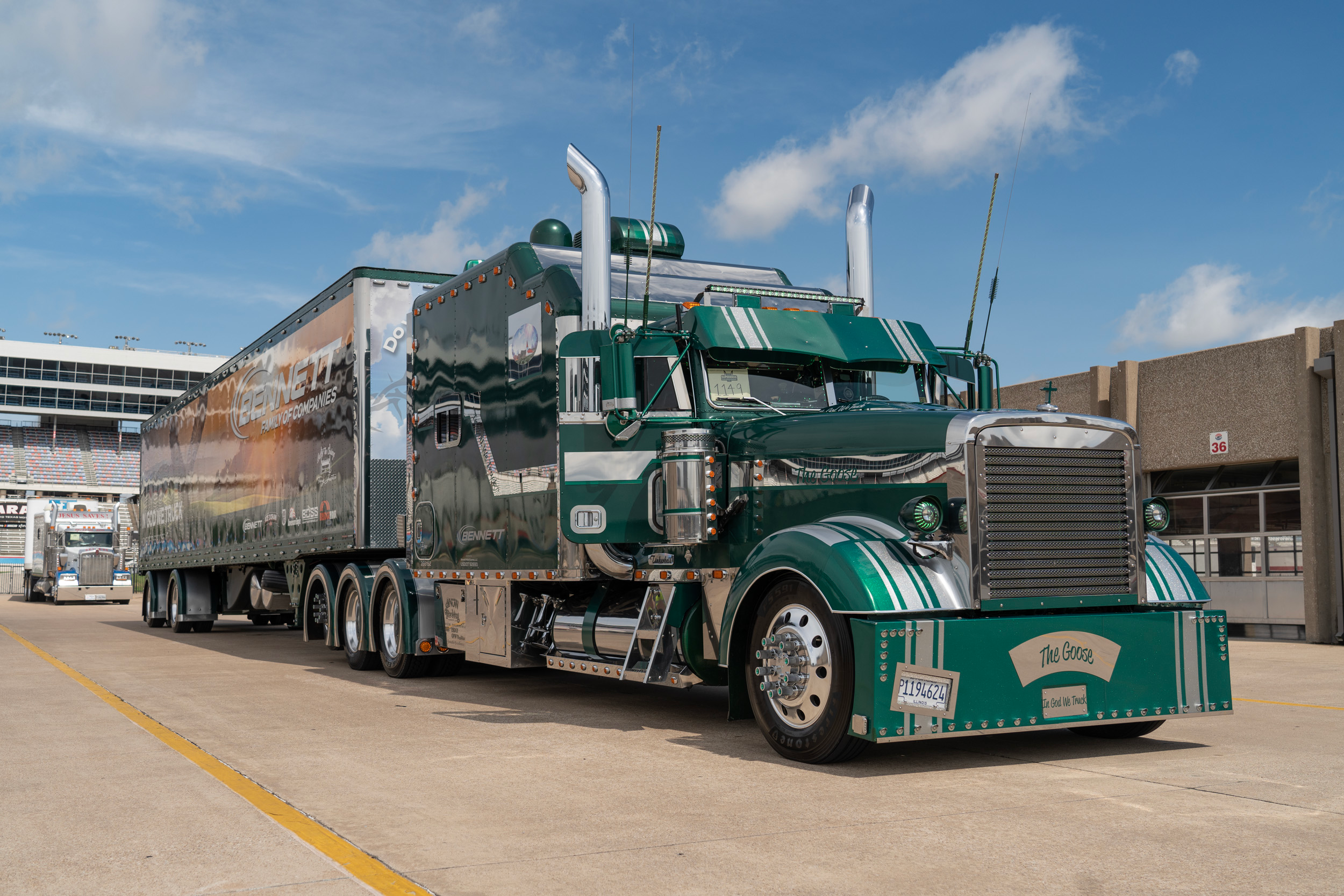 SuperRigs attracts top owner-operator rigs. Here's some from Friday ...