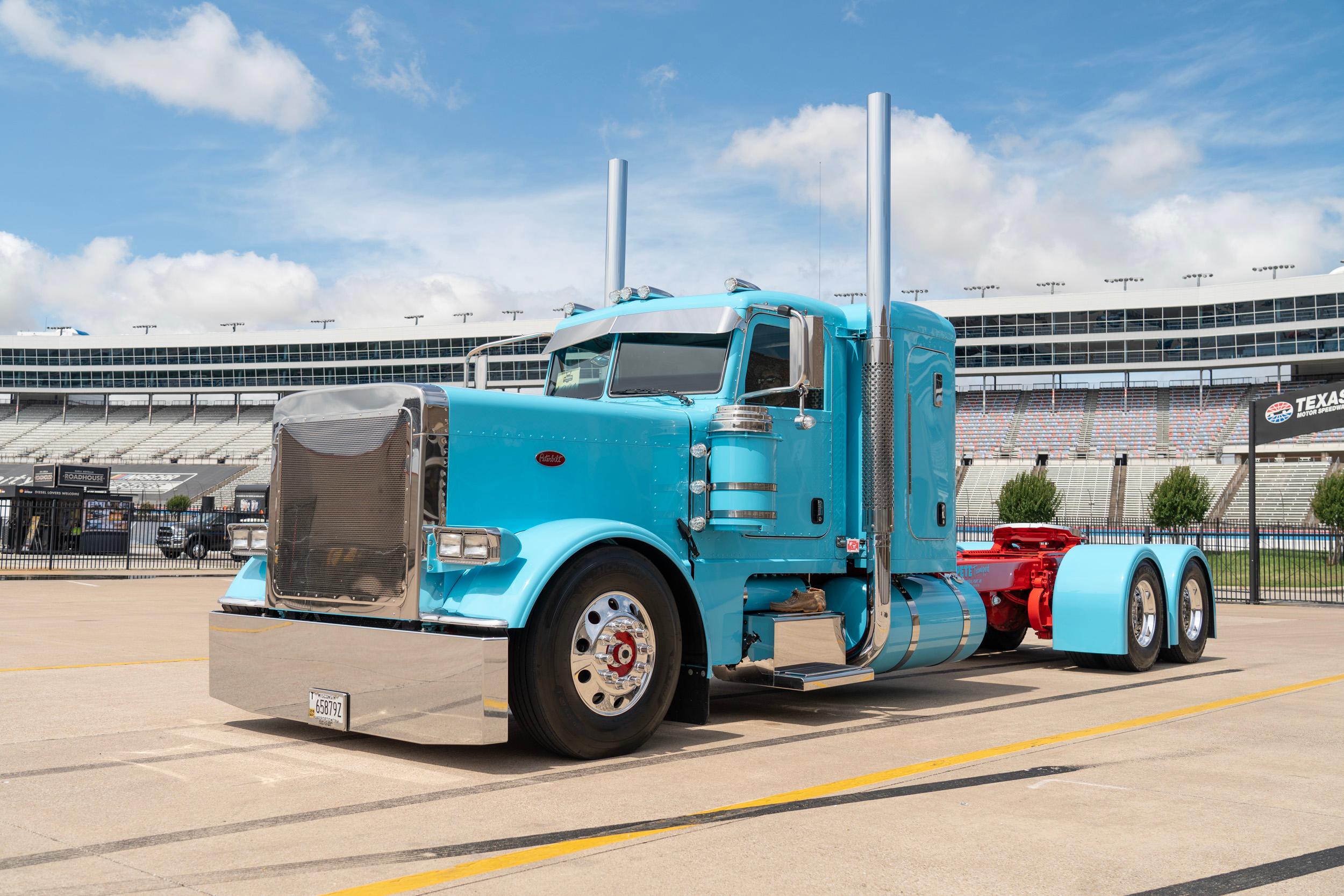 SuperRigs attracts top owner-operator rigs. Here's some from Friday ...