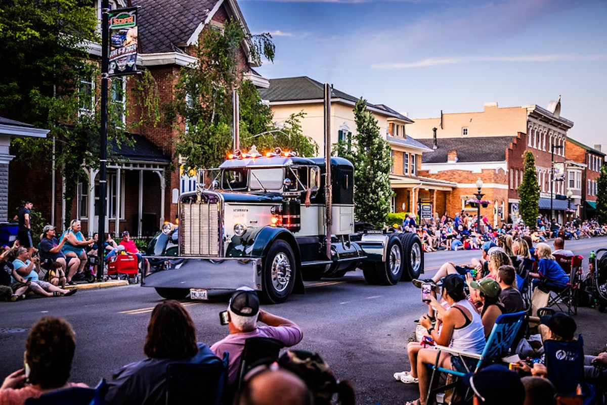Parade of Kenworths honors company's Ohio manufacturing plant ...